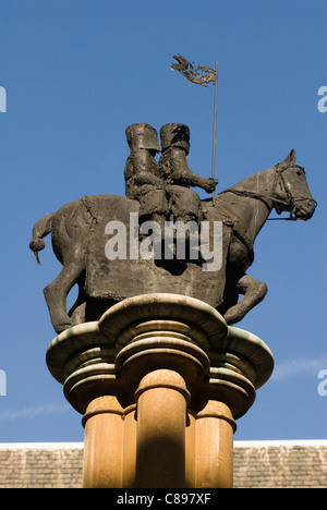 Knights Templar Statue outside Temple Church Inner Temple London UK ...