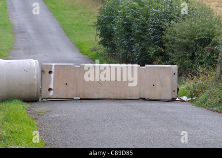 Concrete road block uk Stock Photo - Alamy