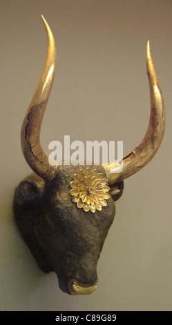 Mycenaean art. Greece. Silver rhyton as head of a bull with golden ...