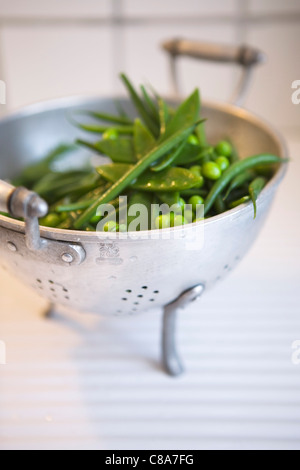 Sugar in colander Stock Photo - Alamy