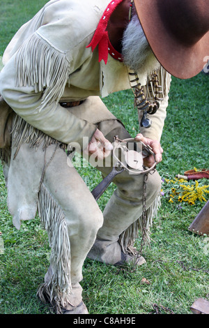 A trapper setting an animal trap Stock Photo - Alamy