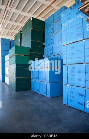 product boxes in warehouse Stock Photo - Alamy