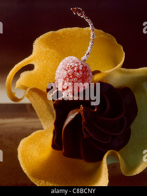 Chocolate tulipe dessert Stock Photo - Alamy