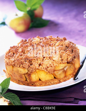 Apple and gingerbread crumble Stock Photo - Alamy
