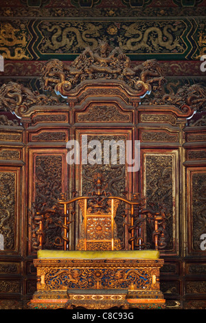 Emperor’s or Imperial throne, Hall of Supreme Harmony, The Forbidden ...