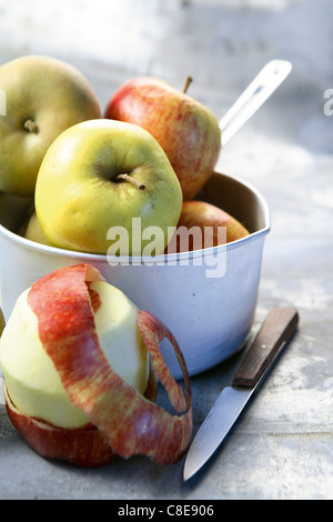 Peeling apples for cooking Stock Photo - Alamy