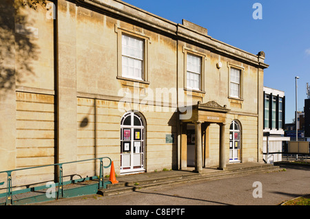 The Swindon Museum and Art Gallery in Bath Road Old Town Swindon ...