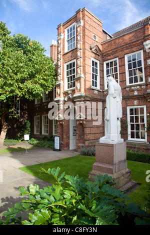 William Wilberforce statue, Wilberforce house museum, Hull, Yorkshire ...