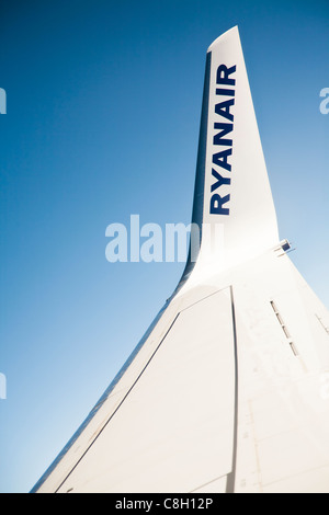 Ryanair wing tip of aeroplane in flight Stock Photo - Alamy
