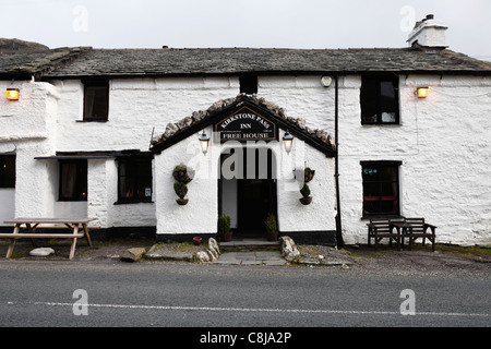 Traditional English country pub, The Coach Inn, Lesbury, Northumberland ...