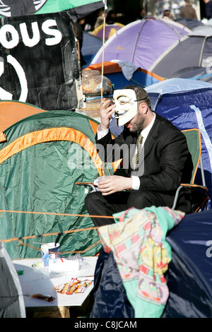 anti-capitalist protesters camp outside St.Paul cathedral in London ...