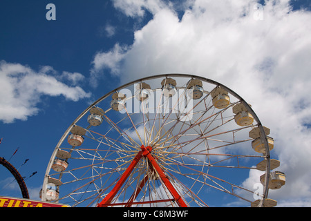 County Fair thrill rides Ferris Wheel Stock Photo - Alamy