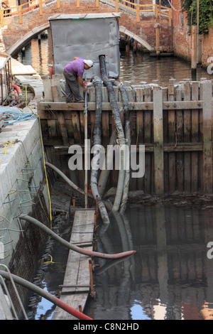 Dry canal dredging maintenance of Venice canals Stock Photo - Alamy