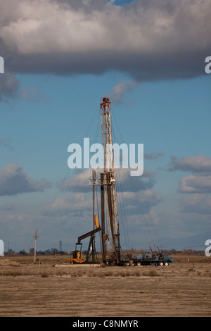 Oil well servicing rig near Bakersfield, California on the floor of the ...