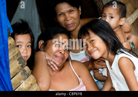 Portside slum scene tacloban leyte philippines Stock Photo - Alamy