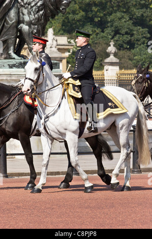 Mounted cavalry on Parade outside Buckingham Palace, London Stock Photo ...