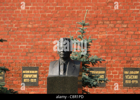 Tomb of Soviet leader Konstantin Chernenko in front of the Kremlin wall ...