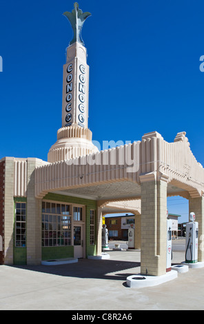 U.S.A. Texas, Shamrock, the restored Magnolia gas station on the Route ...