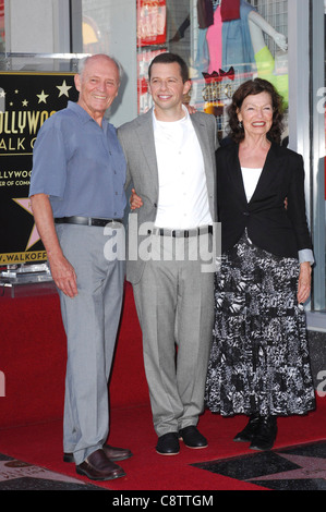 Jon Cryer and his parents David Cryer and Gretchen Cryer Jon Cryer is ...