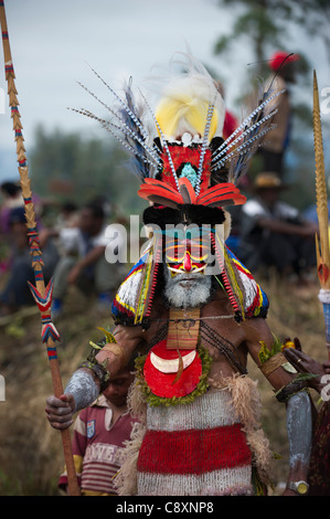 Men of Mendi from the Southern Highlands at Hagen Show Western ...