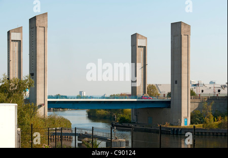 Centenary Bridge over the Manchester Ship Canal, Trafford Park, Greater ...