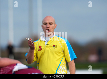 rugby referee giving instructions at a scrum Stock Photo - Alamy