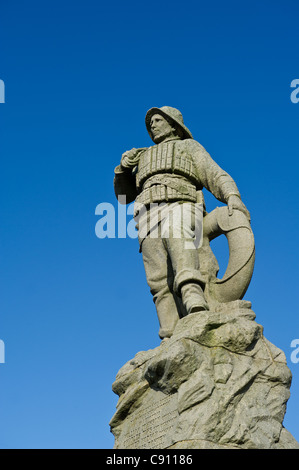 Lytham St Annes, Memorial Statue to The Crew of St Anne Lifeboat who ...