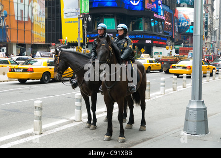 Mounted police, Times Square, New York City Stock Photo - Alamy