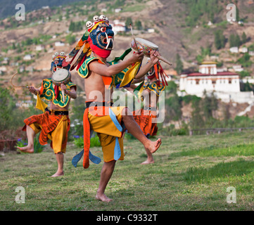 Dancers perform Ging dang Tsoling, the Dance of Ging and the Tsholing ...
