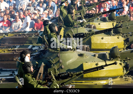 People at military parade (Dec. 2006) show their support to Fidel and ...