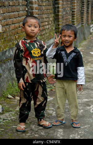 Indonesia, Bali, young boys in traditional costume Stock Photo - Alamy