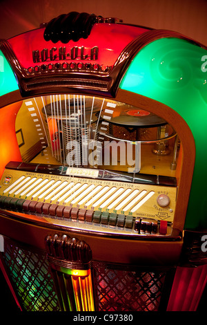 Jukebox with 45 vinyl records Stock Photo - Alamy