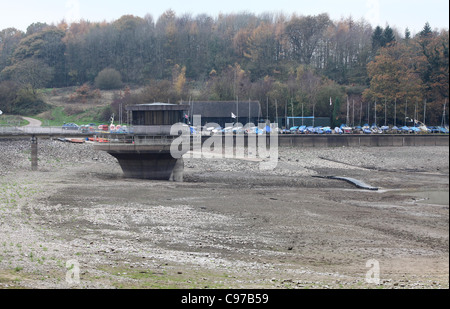 The level of water in Ardingly reservoir in West Sussex looks ...