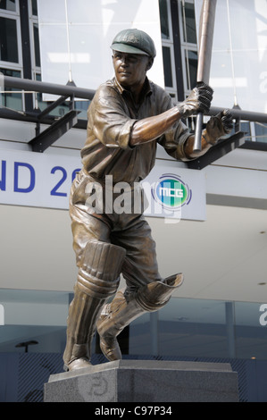 Bill Ponsford Statue, Melbourne Cricket Ground, Melbourne, Victoria ...