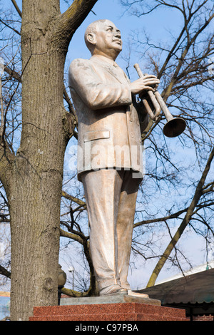statue of father of the blues w c handy park off beale street memphis ...