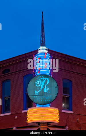 Memphis neon sign Stock Photo - Alamy