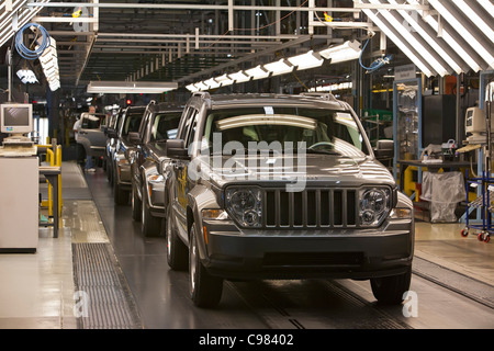 Toledo, Ohio - Jeep assembly line at a Chrysler plant Stock Photo - Alamy