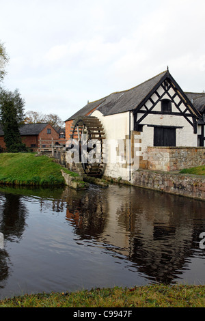 Waterwheel on a 17th century tudor building Stock Photo - Alamy