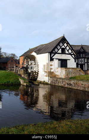 Waterwheel on a 17th century tudor building Stock Photo - Alamy