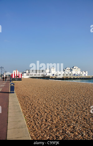 Southsea South Parade Pier Stock Photo - Alamy