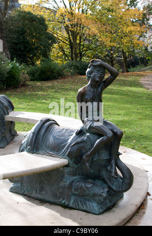 Elephant sculptures Jephson gardens, Leamington Spa Stock Photo - Alamy