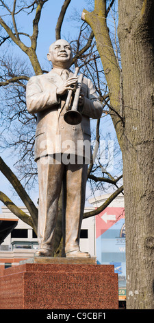 statue of father of the blues w c handy park off beale street memphis ...