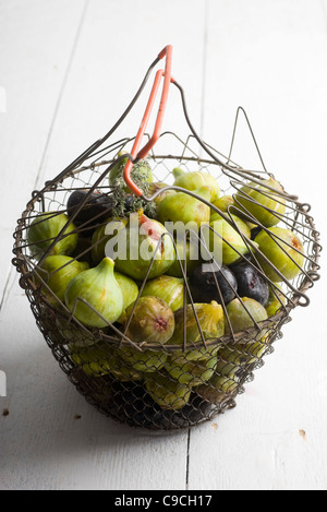 Fresh Figs in a Basket Stock Photo - Alamy