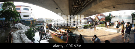 Floodwaters at Pakkred , Nonthaburi province , Thailand Stock Photo - Alamy