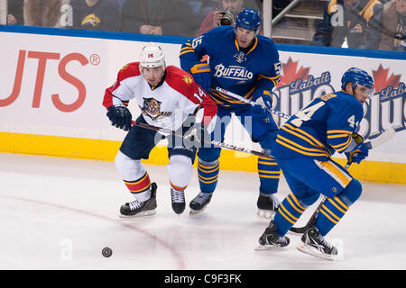 Florida Panthers left wing Tomas Nosek (92) and New York Islanders ...