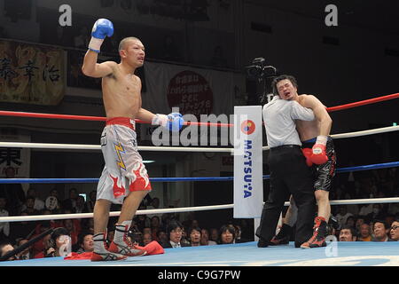 (R-L) Makoto Fuchigami, Koji Sato (JPN), DECMBER 12, 2011 - Boxing ...