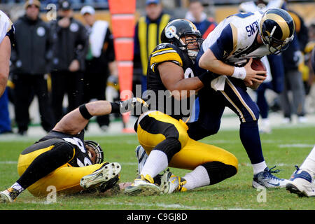 Pittsburgh Steelers defensive end Cameron Heyward (97) looks to the ...