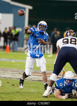 Air Force quarterback Tim Jefferson scores on a 22-yard run in the ...
