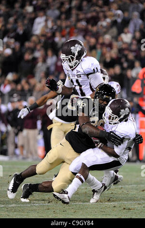Mississippi State Bulldogs wide receiver Zavion Thomas (87) runs after ...