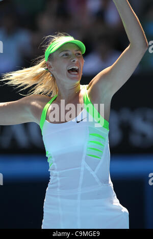 Maria Sharapova playing Ekaterina Makarova at the Australian Open ...